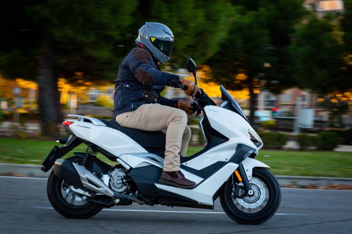 PRUEBA | Keeway Vieste 300, la elección acertada | MOTOSAN