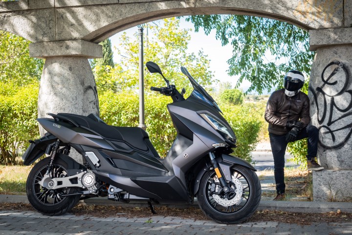 PRUEBA | NERVA EXE, pura movilidad urbana | MOTOSAN