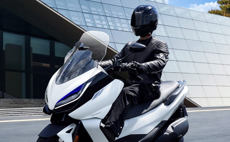 Nueva Zontes ZT500: un nuevo rival para el TMAX | MOTOSAN