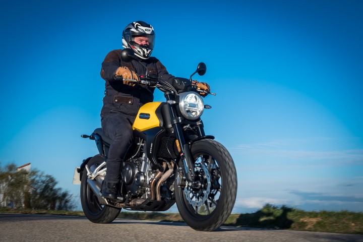 PRUEBA | Macbor Eight Mile STR 500, muy provocativa | MOTOSAN