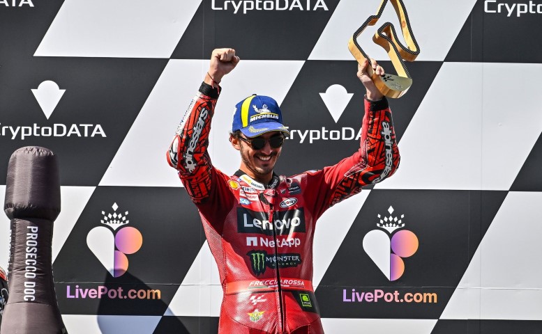 Tardozzi: "Bagnaia tuvo los 'cojones' de crecer y creer en sí mismo" | MOTOSAN