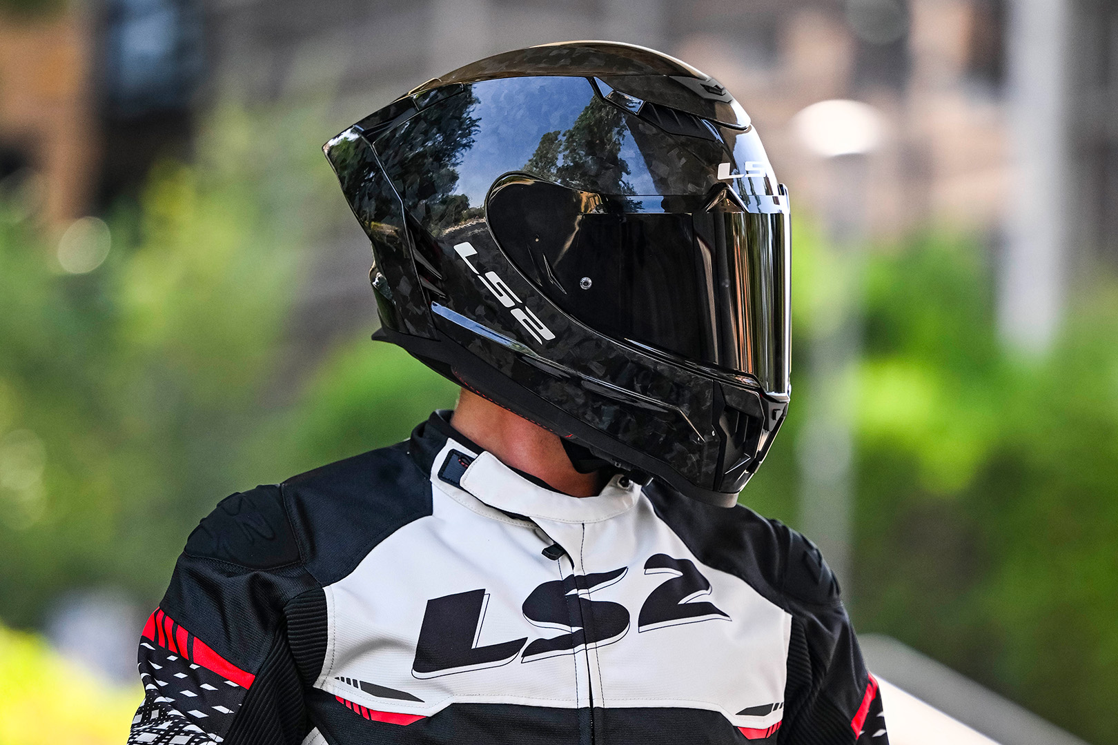 Descubre el casco LS2 Dragon, la combinación perfecta de ligereza y ...