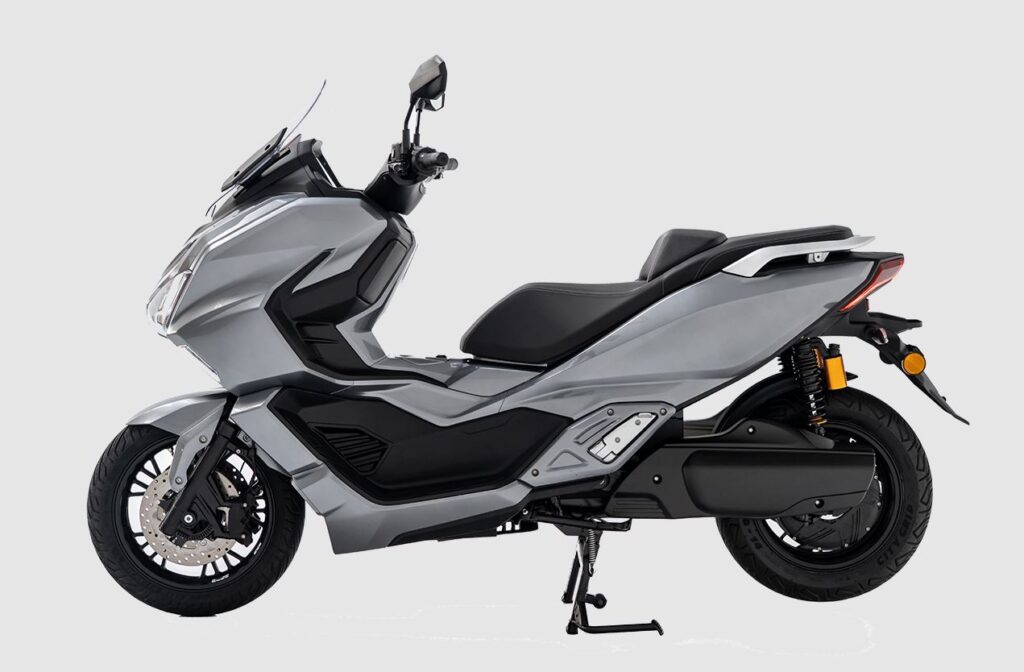 EFUN LION: la primera maxi scooter eléctrica que lo cambia todo | MOTOSAN